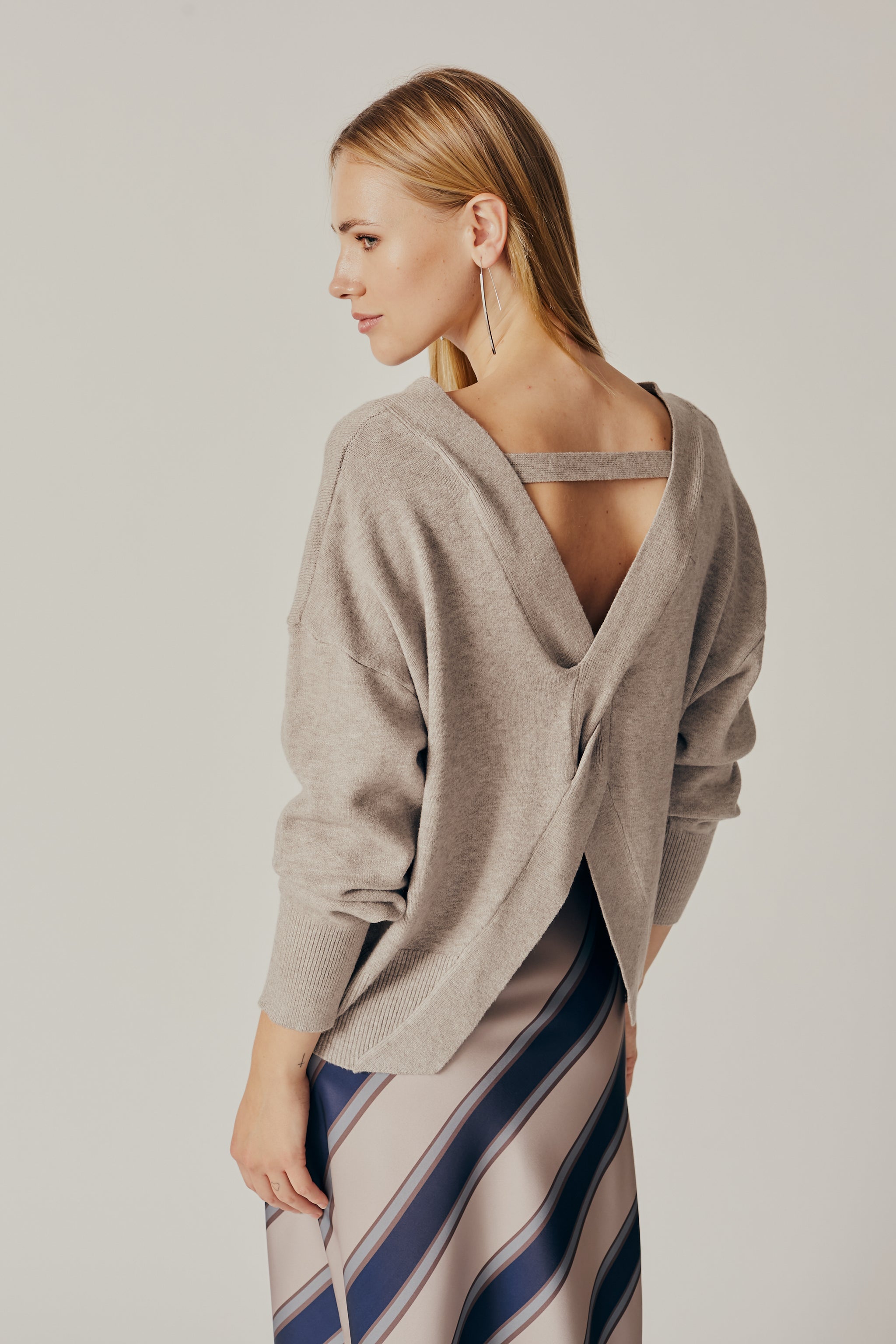 BLOSSOM OPEN BACK SWEATER